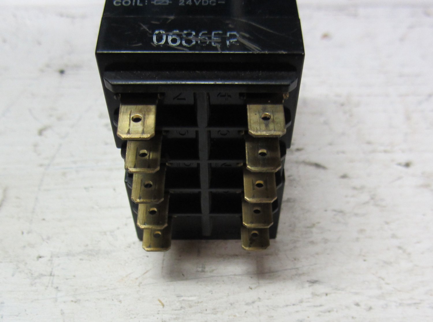 Omron G2J-4442T-US-3 All Purpose Relay 24 VDC Coil 20 Amp 120 VAC Rated