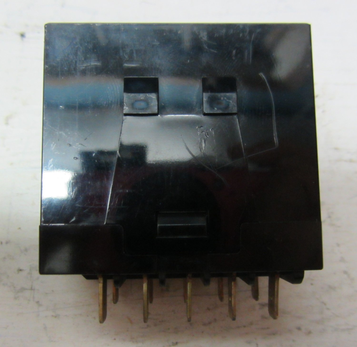 Omron G2J-4442T-US-3 All Purpose Relay 24 VDC Coil 20 Amp 120 VAC Rated