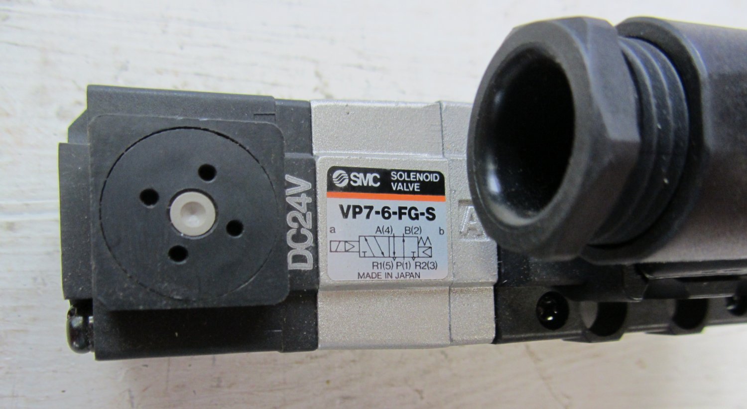 SMC VP7-6-FG-S-3N 24 VDC Single Solenoid / Spring Return Pneumatic ...