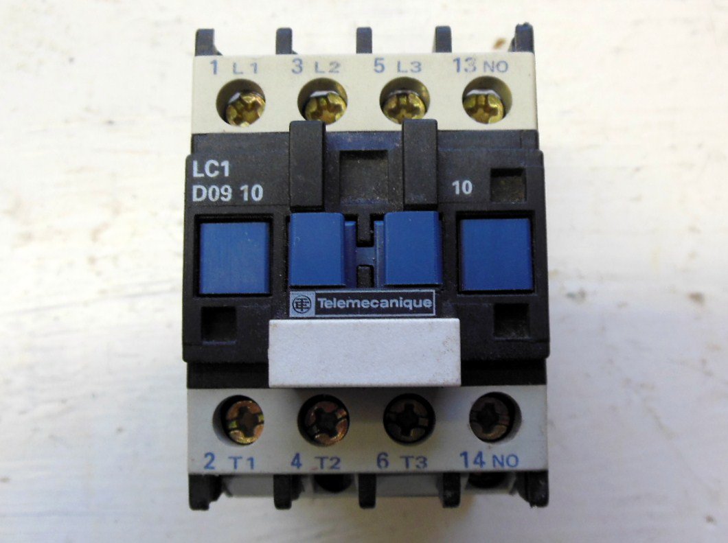 Telemecanique LC1D0910 48 VAC Motor Starter Contactor LC1D0910E7 600 ...