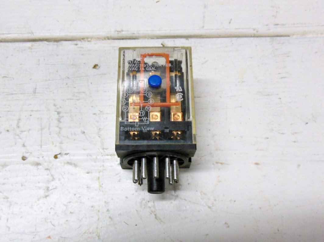 Omron MK3PN-5-S24DC 24 VDC 3PDT Cube Relay 11Pin MK3PN-5-S