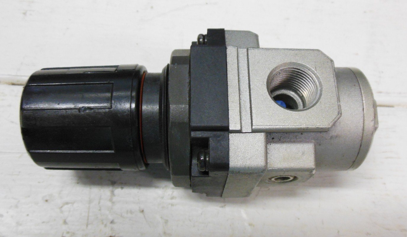 SMC AR3000-03 Pneumatic Regulator .05 - .85 mPA AR300003