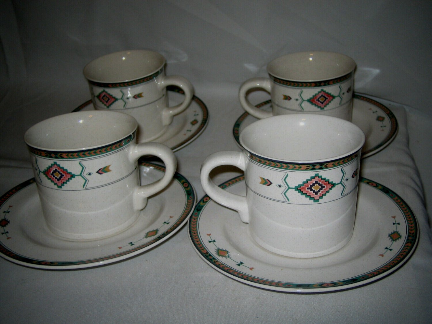 Studio Nova Adirondack 20-pc Dinnerware Set Y2201 Aztec LOOK