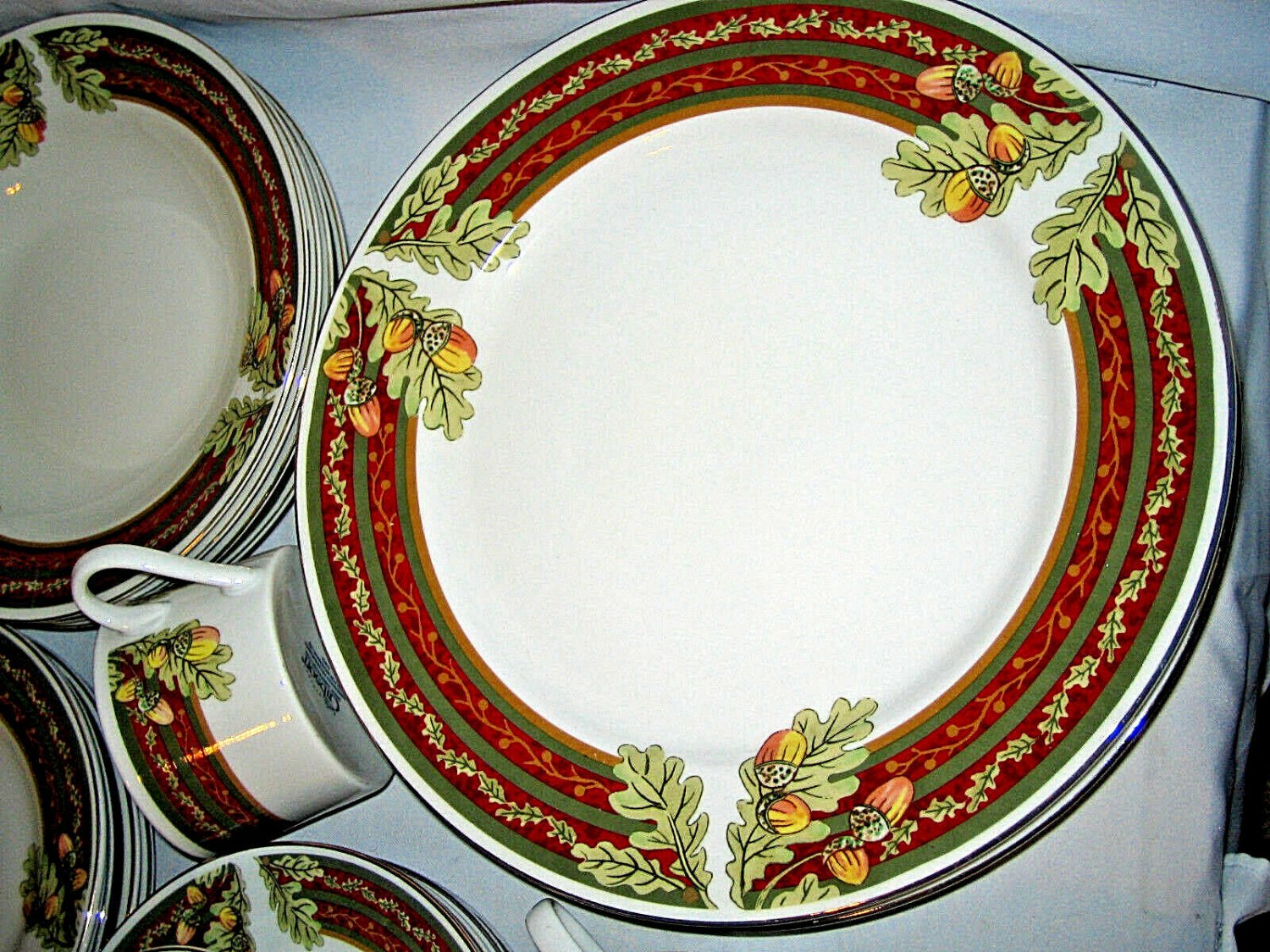 Gibson Everyday MAPLE HOLIDAY 20-pc Dinnerware Set Acorns Serves 4 RARE ...