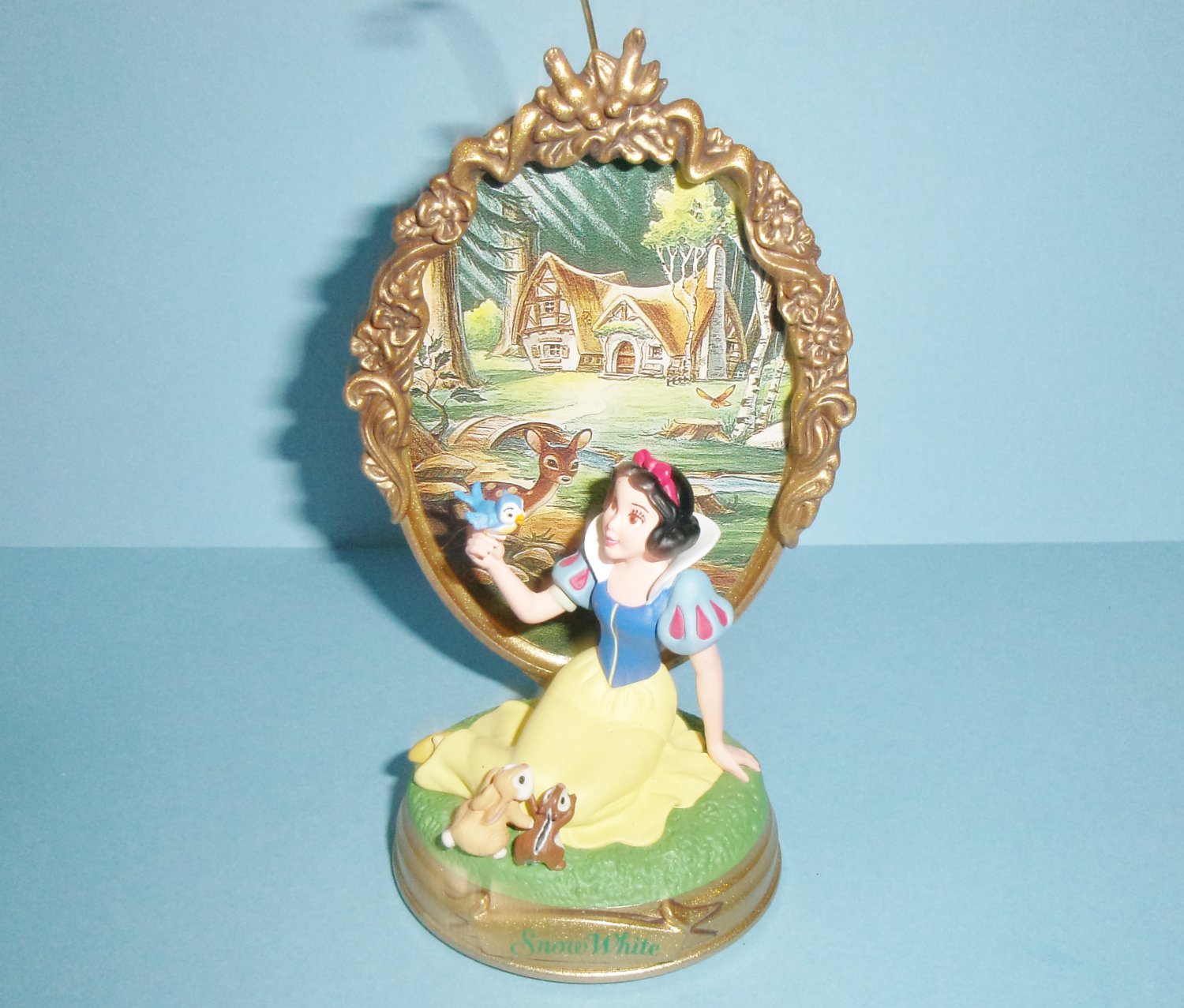 1998 Hallmark Disney Snow White and 7 Dwarfs Ornament in Box 2nd in Series