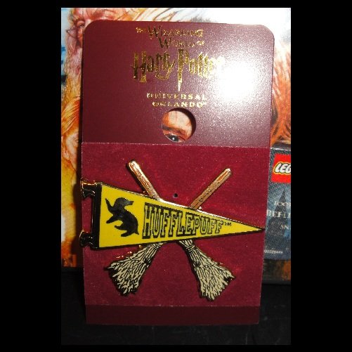 Wizarding World of Harry Potter Hufflepuff Banner Pin!