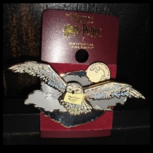 Wizarding World of Harry Potter Exclusive Jumbo Hedwig Pin
