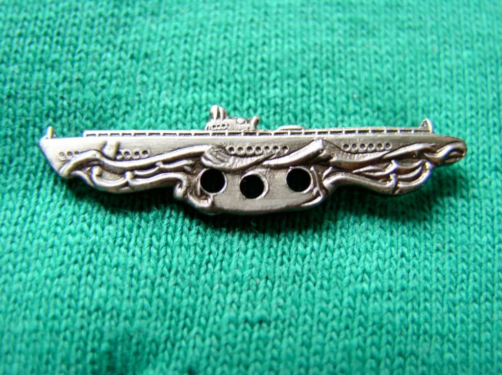 SUBMARINE COMBAT SUB US NAVY SHIRT LAPEL PIN USN NICE