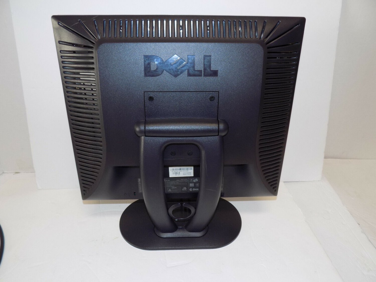 Dell E193FP 19 inch Computer Monitor 19" 1280x1024 with Cables
