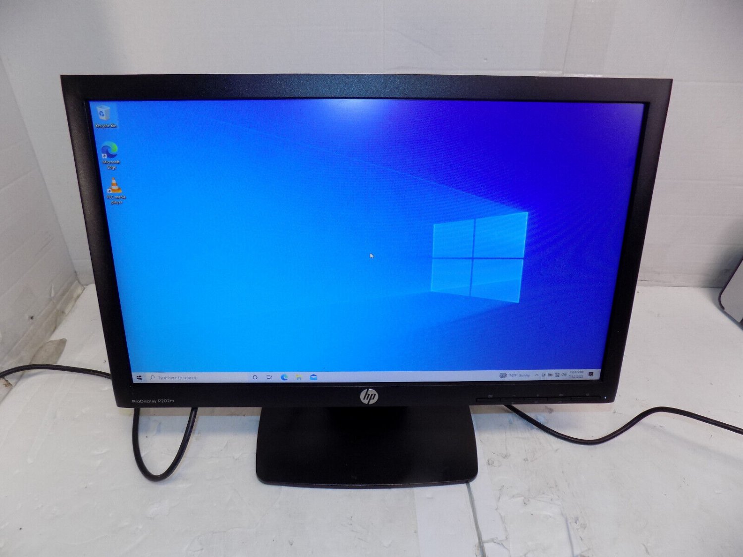 HP ProDisplay P202m 20 inch Computer Monitor With Cables