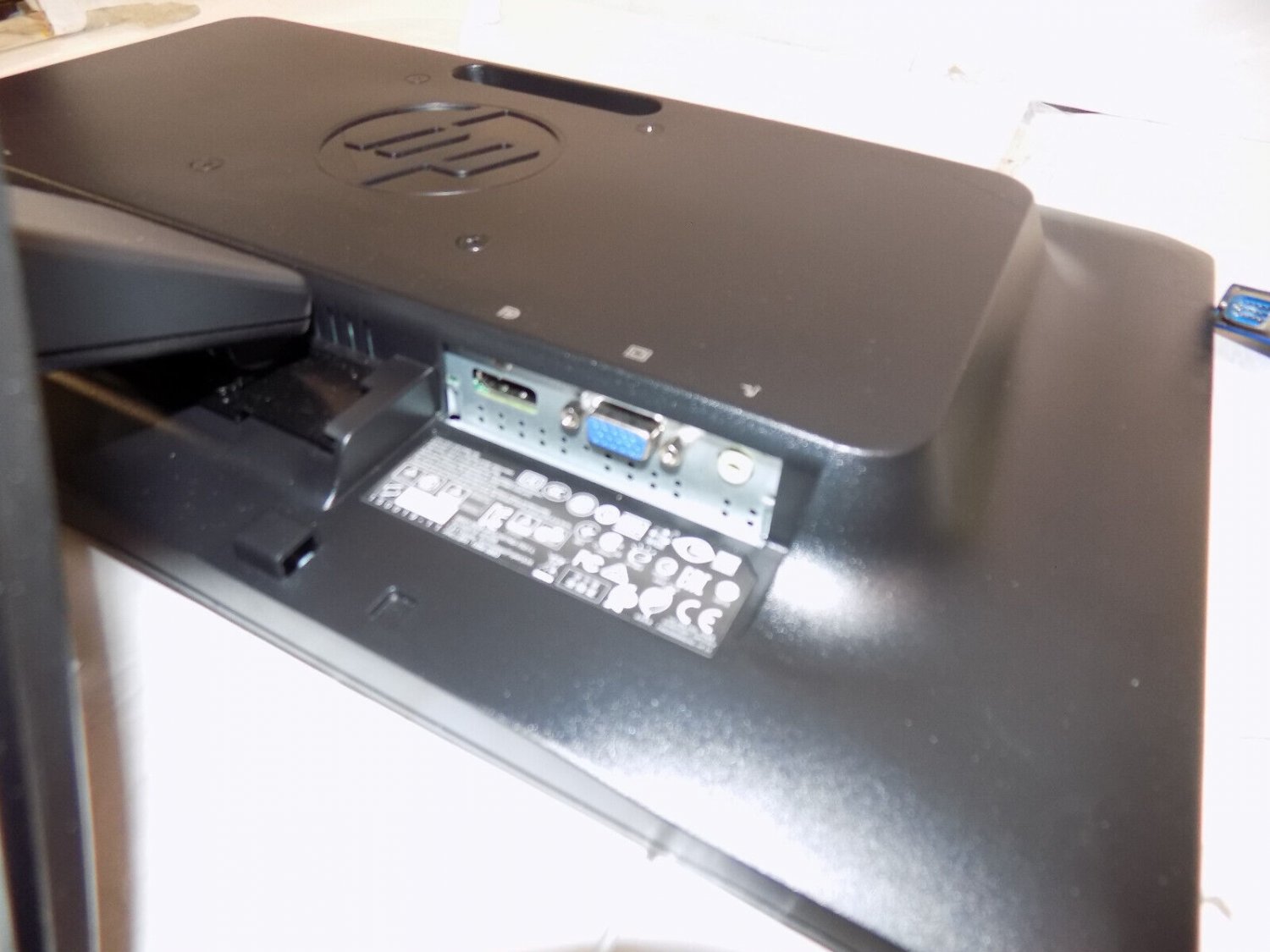 HP ProDisplay P202m 20 inch Computer Monitor With Cables