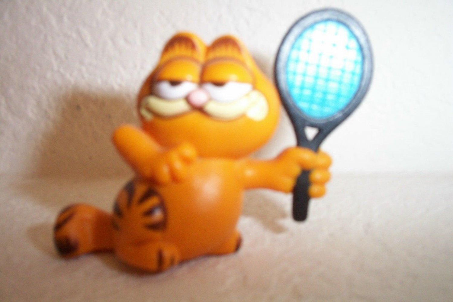 GARFIELD HOLDING TENNIS RACQUET Racket PVC FIGURE 2" VINTAGE