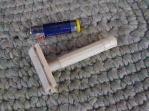 VINTAGE SOVIET USSR RUSSIAN SAFETY RAZOR IVORY COLOR 1956