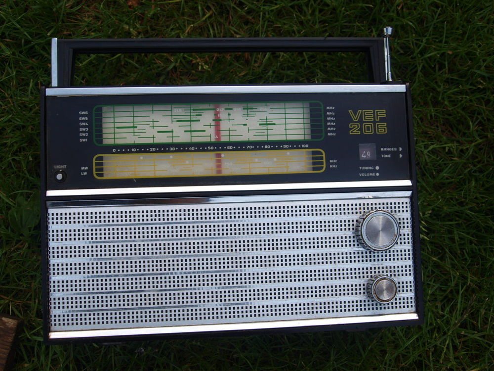 VINTAGE SOVIET VEF 206 RADIO 8 BAND AM/LW/SW1 2 3 4 5 6 WORLD RECEIVER 1975