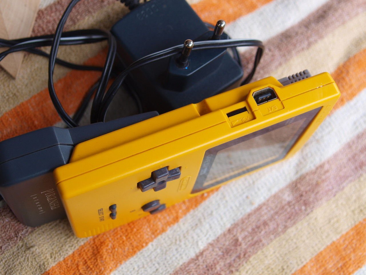 VINTAGE HANDHELD NINTENDO POCKET CONSOLE WITH PIRANHA RECHARGABLE ...