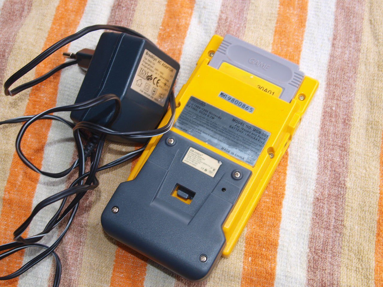 VINTAGE HANDHELD NINTENDO POCKET CONSOLE WITH PIRANHA RECHARGABLE ...