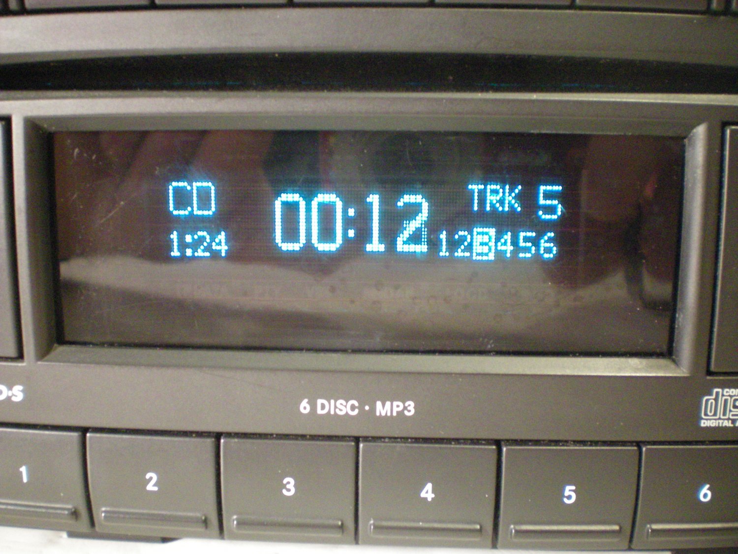 Chrysler/Dodge/Jeep 6 disc CD/MP3 player/changer Radio Stereo RAQ