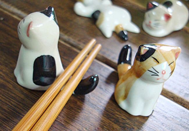 CS003 Standing Yellow & White Cats chopstick stand set