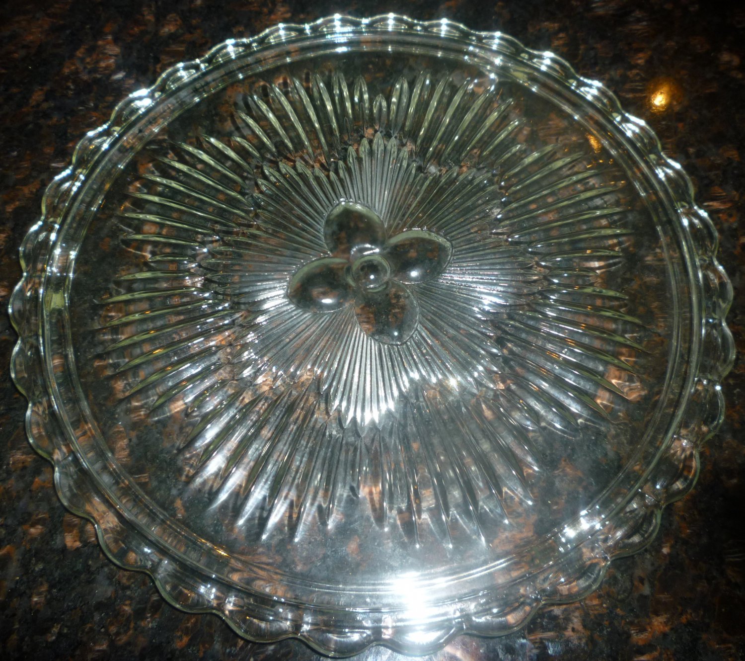 VINTAGE INDIANA GLASS CRYSTAL CAKE SANDWICH PLATTER NMB