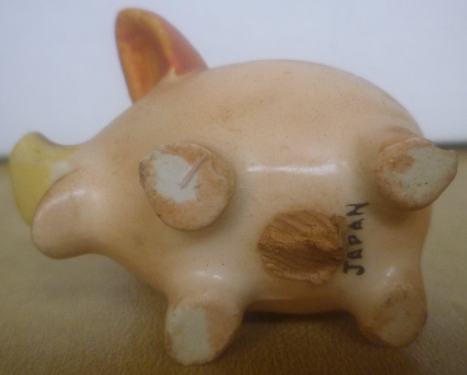 CHARMING VINTAGE PORCELAIN PIGS SALT & PEPPER SHAKERS JAPAN