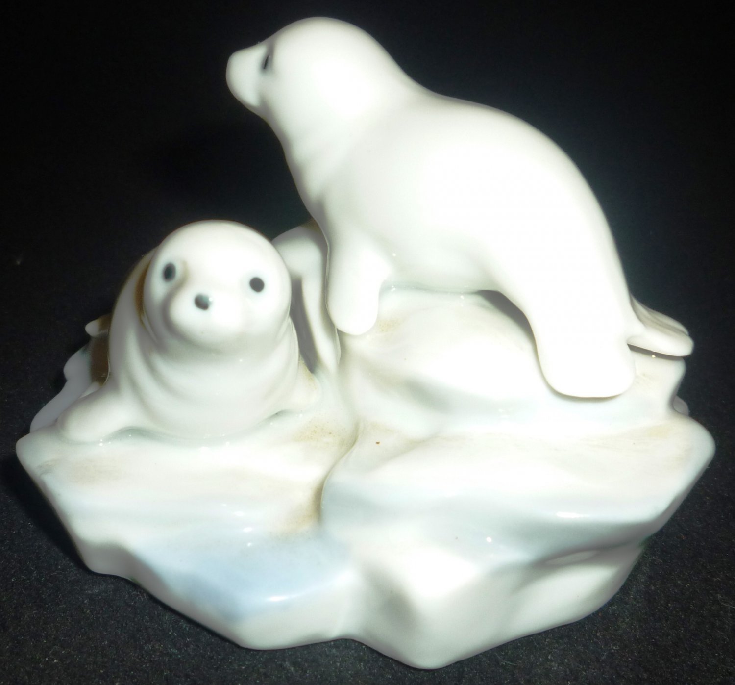 VINTAGE OTAGIRI JAPAN WHITE PORCELAIN SEALS SEA LIONS FIGURINE