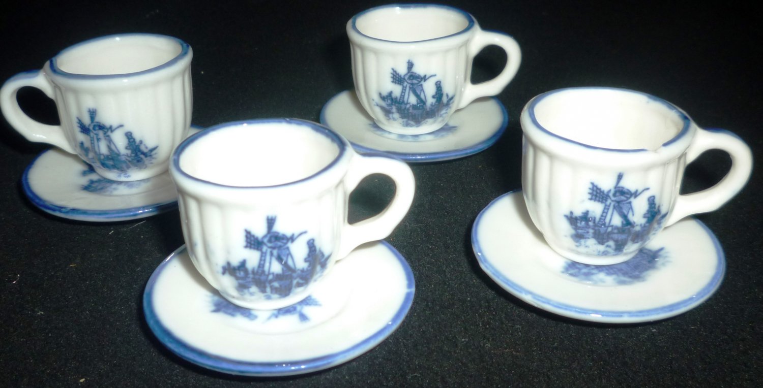 VINTAGE BLUE & WHITE PORCELAIN DELFT MINIATURE TEA SET OF 4 CUP & SAUCER