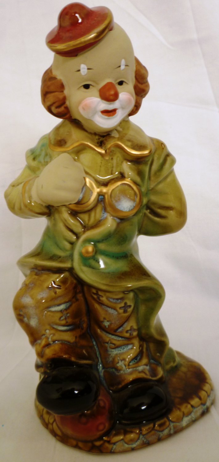 CHARMING CERAMIC CLOWN FIGURINE