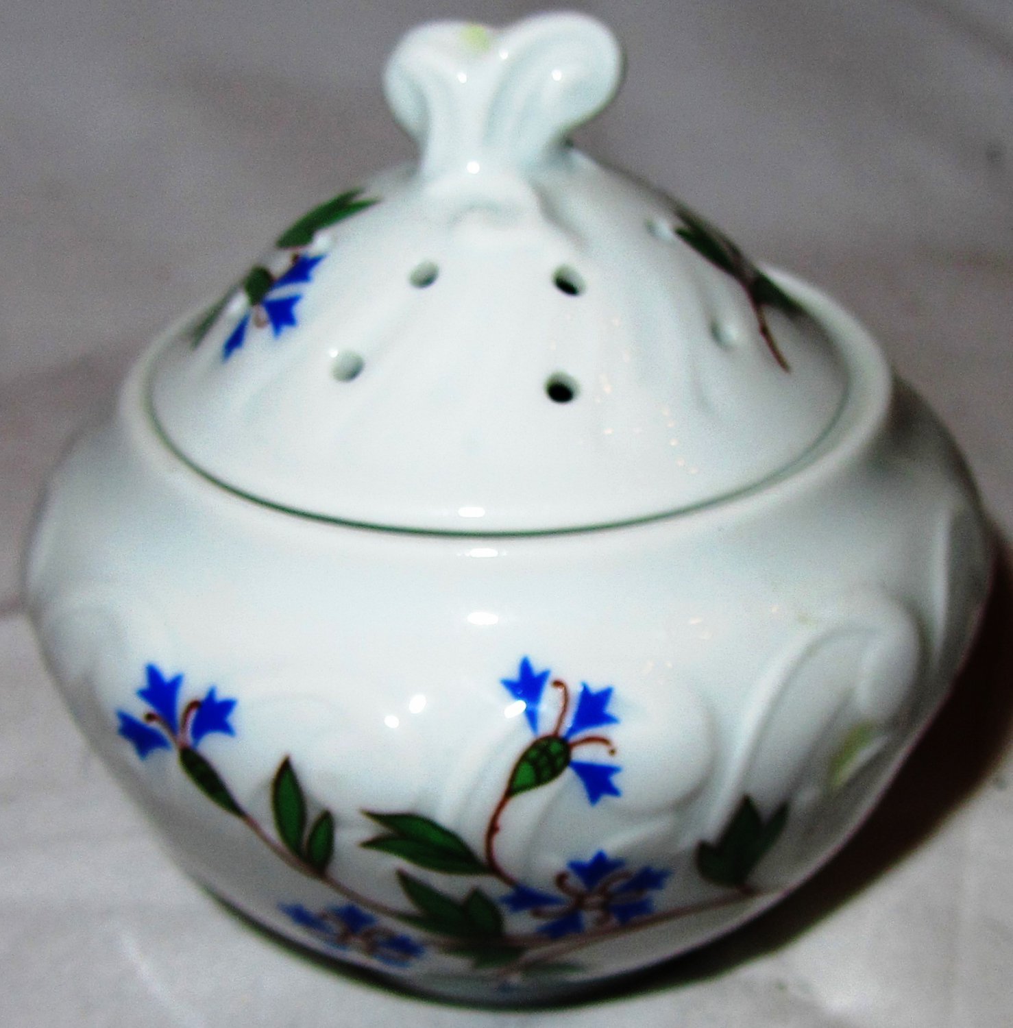 VINTAGE LIMOGES FRANCE PORCELAIN POMANDER POTPOURRI TRINKET BOX