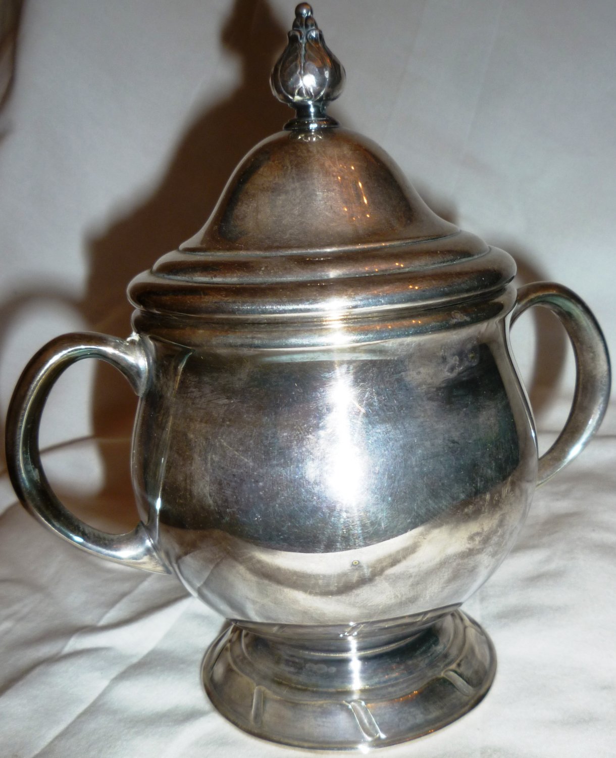 VINTAGE SILVERPLATED ONEIDA BY COMMUNITY LTD. HI-LIGHT LIDDED SUGAR BOWL