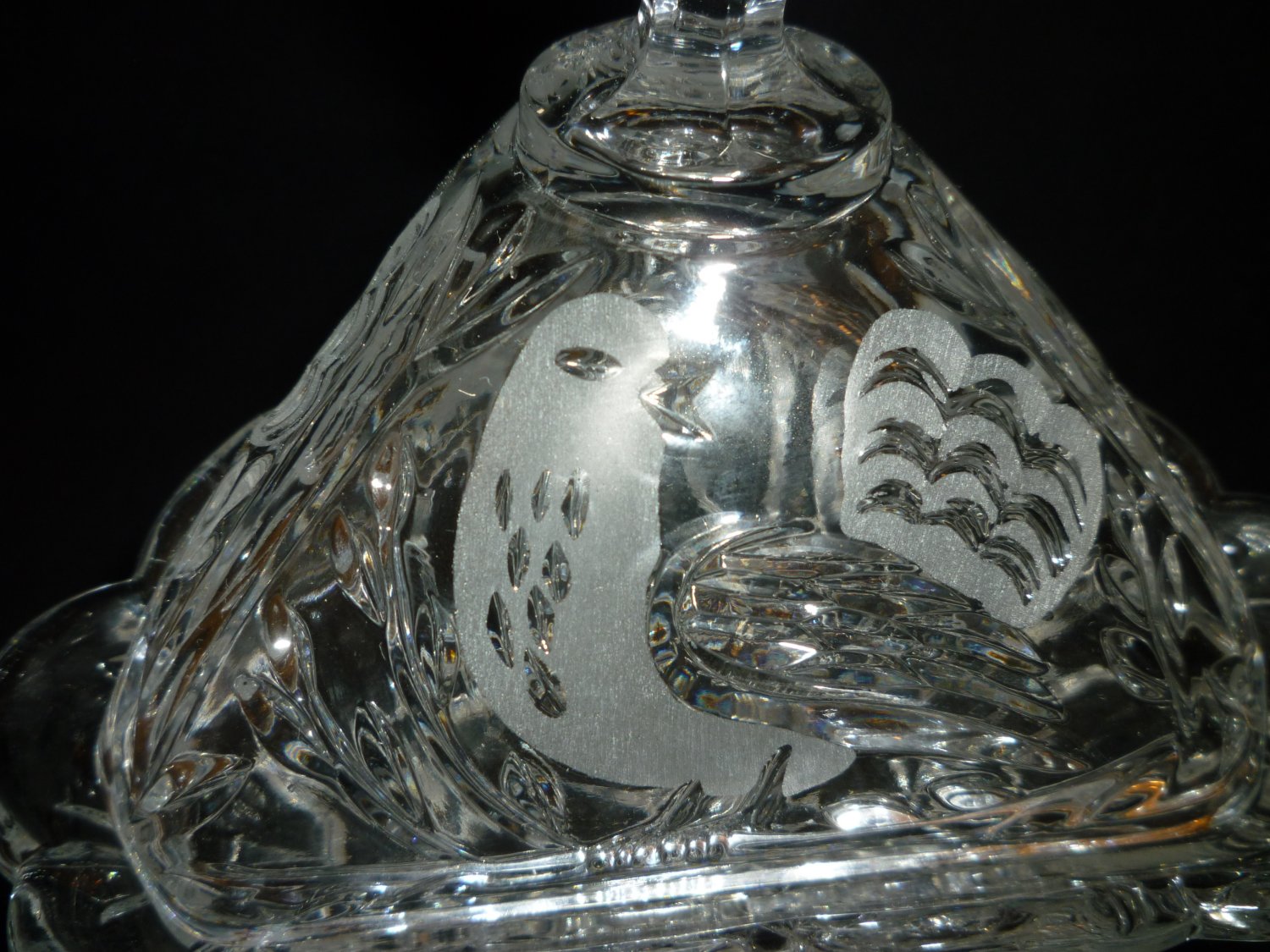 VINTAGE CUT & ETCHED BIRDS CLEAR CRYSTAL GLASS TRIANGLE LIDDED FOOTED ...