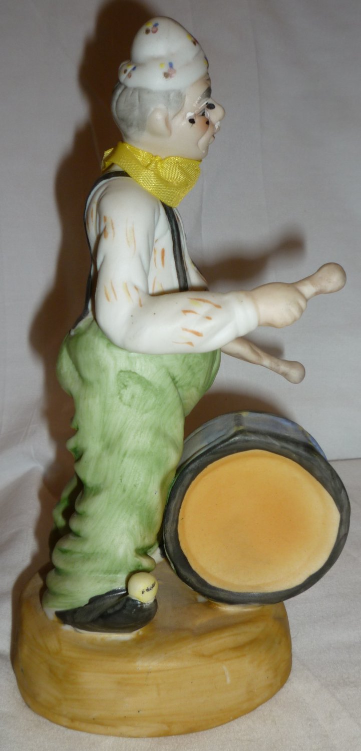 CHARMING PORCELAIN BISQUE HANDPAINTED CLOWN PLAYING DRUM FIGURINE