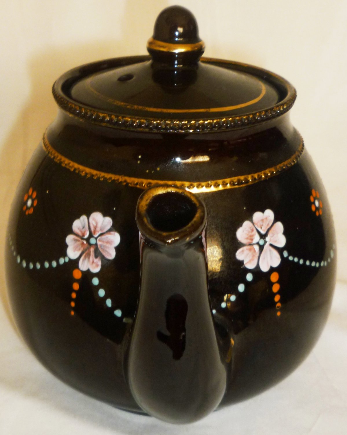 VINTAGE WADE ENGLAND BLACK PORCELAIN HAND PAINTED FLOWERS & GOLD TEAPOT