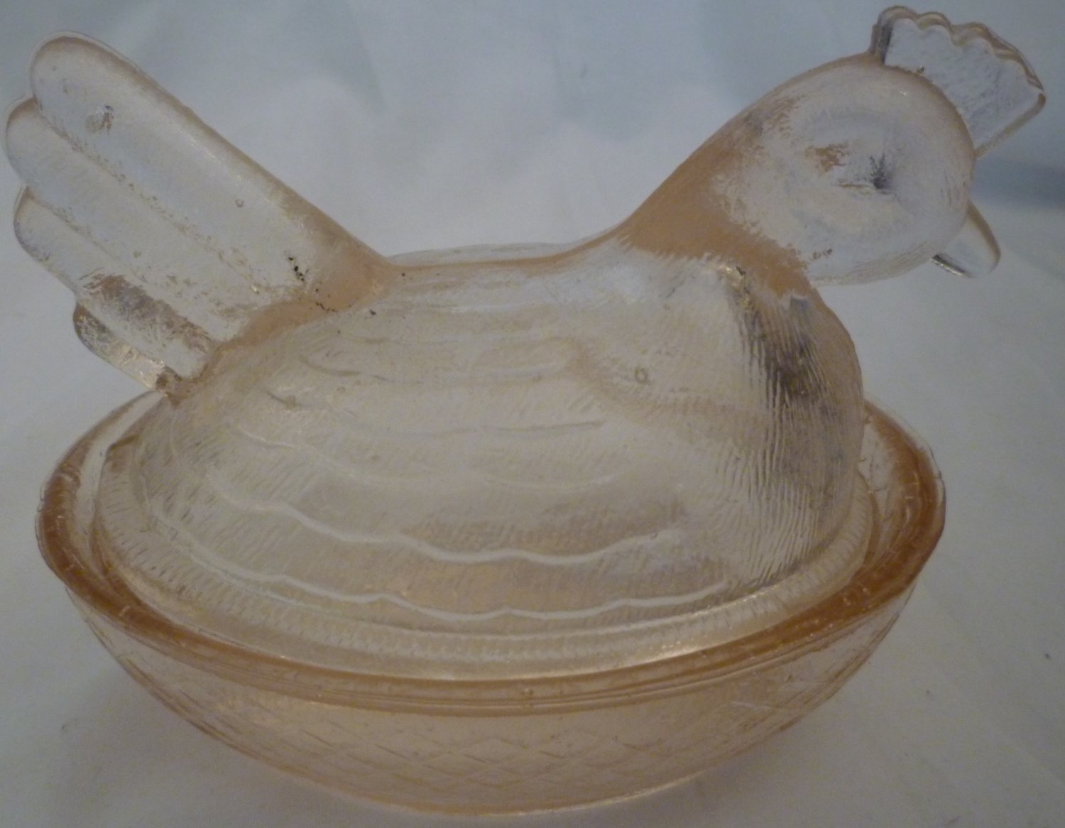 VINTAGE HEISEY LIGHT PINK GLASS SMALL CHICKEN HEN ON A NEST COVERED ...