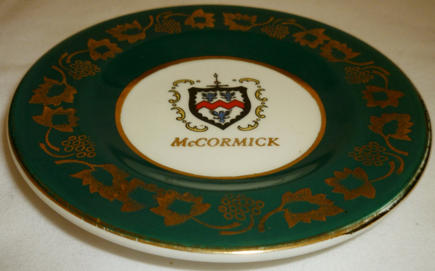 COLLECTIBLE PLATE McCORMIC FAMILY CREST BY ARKLOW POTTERY DUBLIN ...