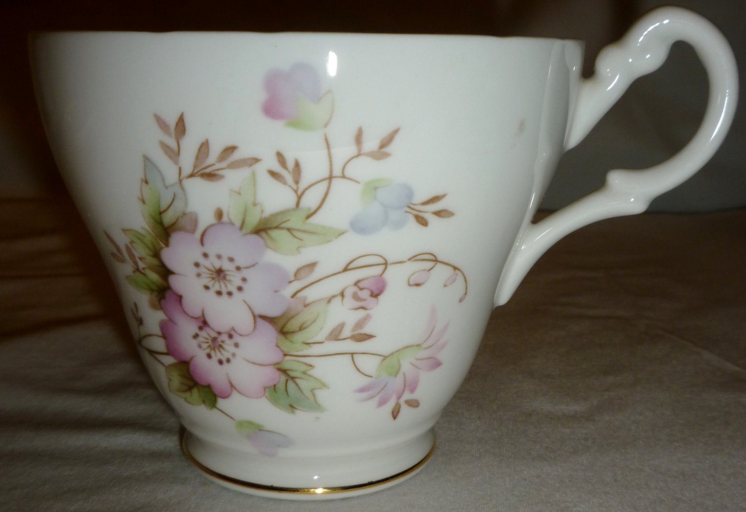 ROYAL STUART ENGLAND BONE CHINA FLORAL TEA CUP & SAUCER SET