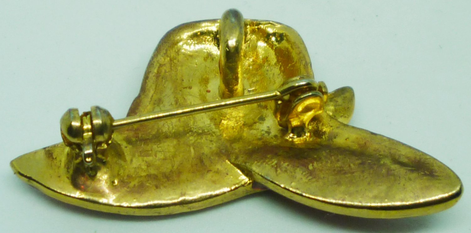 SMALL SPARKLING RED HAT BROOCH PIN PENDANT