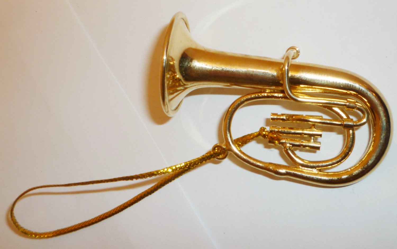 CHARMING BRASS FRENCH HORN CHRISTMAS TREE ORNAMENT