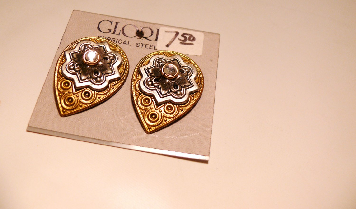 multi-tone cast w/ crystal look