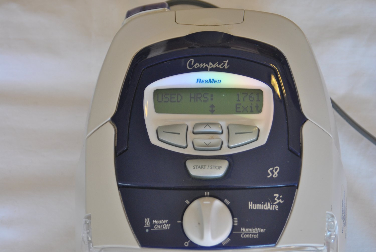 ResMed Compact S8 CPAP 33030 with Humidifier 1761 hrs apr19 #60