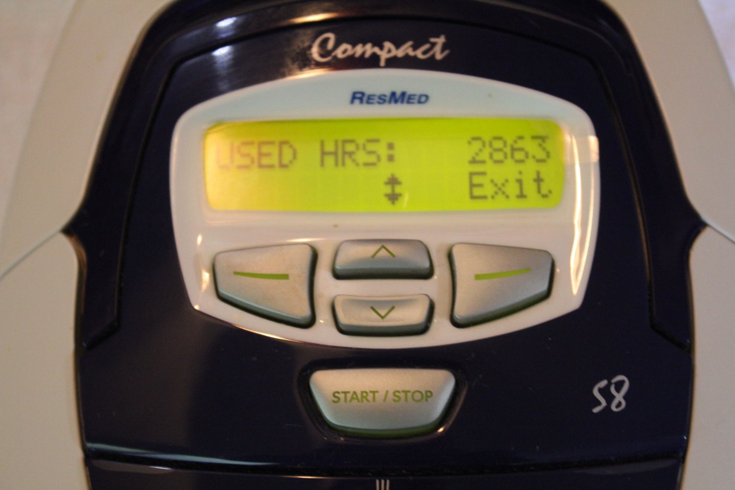 ResMed Compact S8 CPAP 33030 with Humidifier 2863 hrs oct20 #L