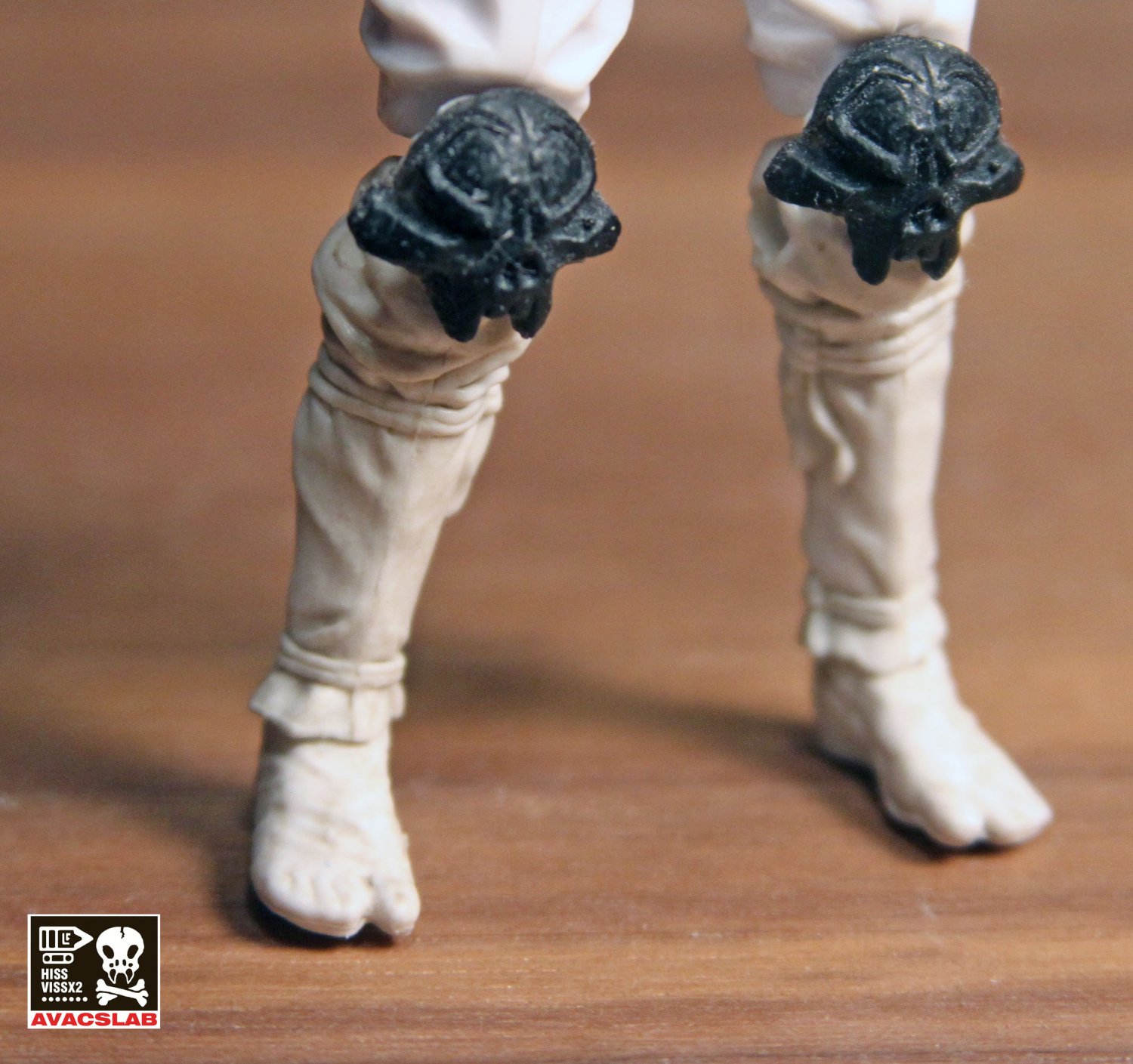 Skull Knee Pads Pair ( Please Specify Color In Sale Notes )