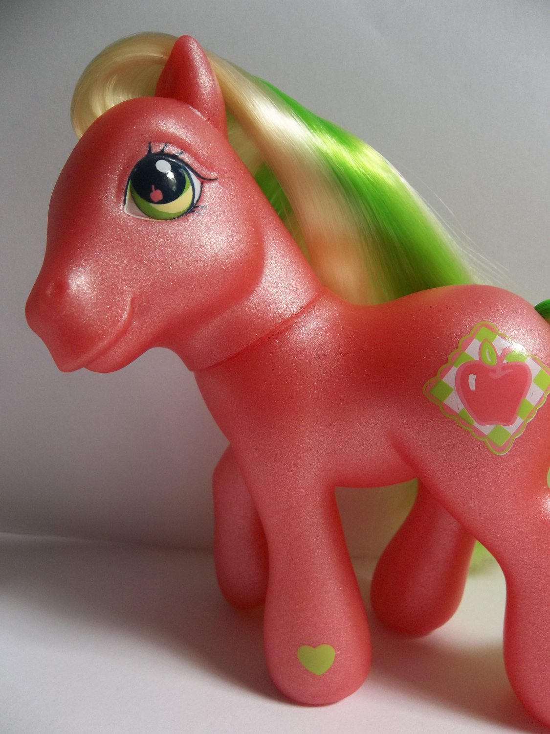 Applejack My Little Pony G3 apple symbol