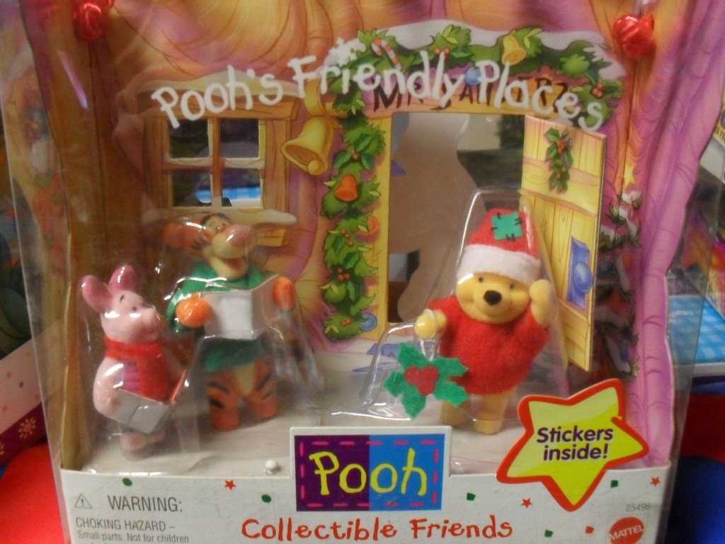 Winnie the Pooh Friendly Places Collectible Friends Christmas