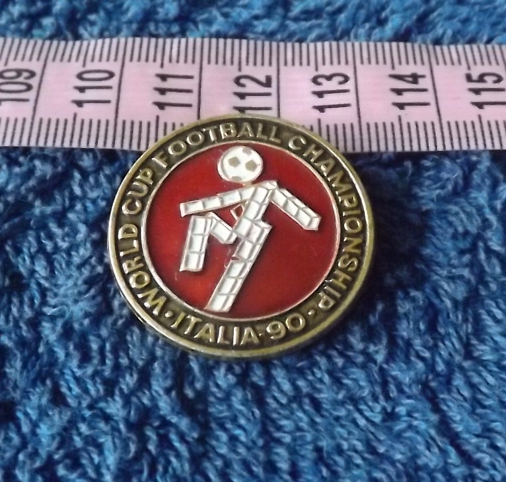 ITALIA 90 FIFA WORLD CUP 1990 LOGO PIN BADGE