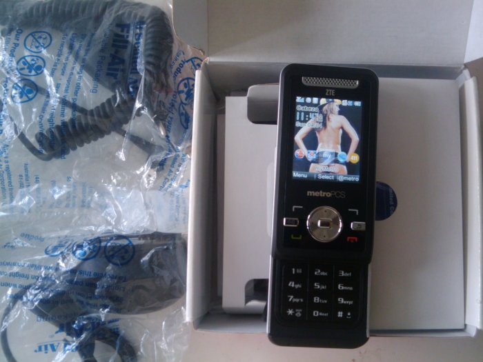 METRO PCS ZTE EZZENSE C70 PHONE.........