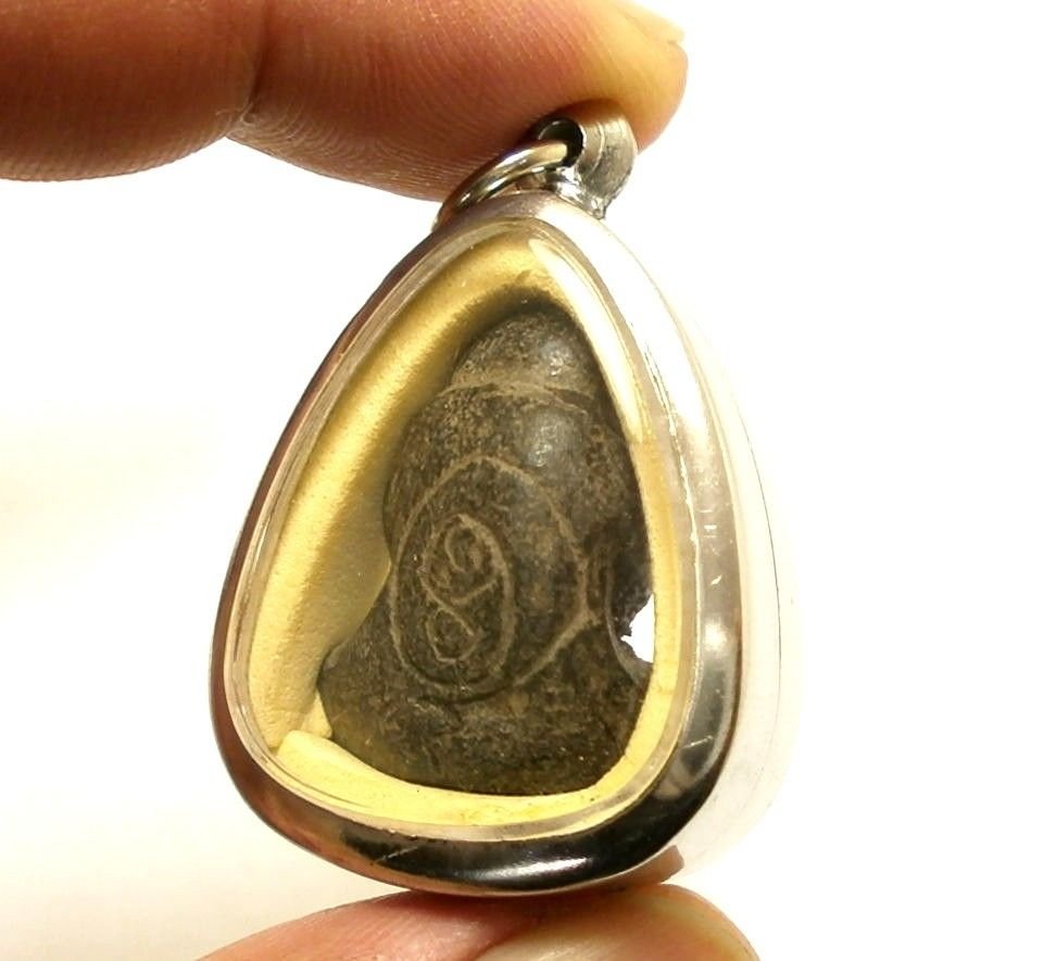 LP KRON CRON PIDTA PITTA CLOSE EYES BUDDHA REAL THAI AMULET PENDANT ...