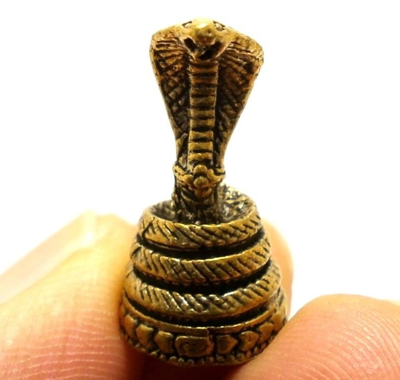 THAI TINY BRASS AMULET KING COBRA SNAKE STRONG LIFE PROTECTION THAILAND ...