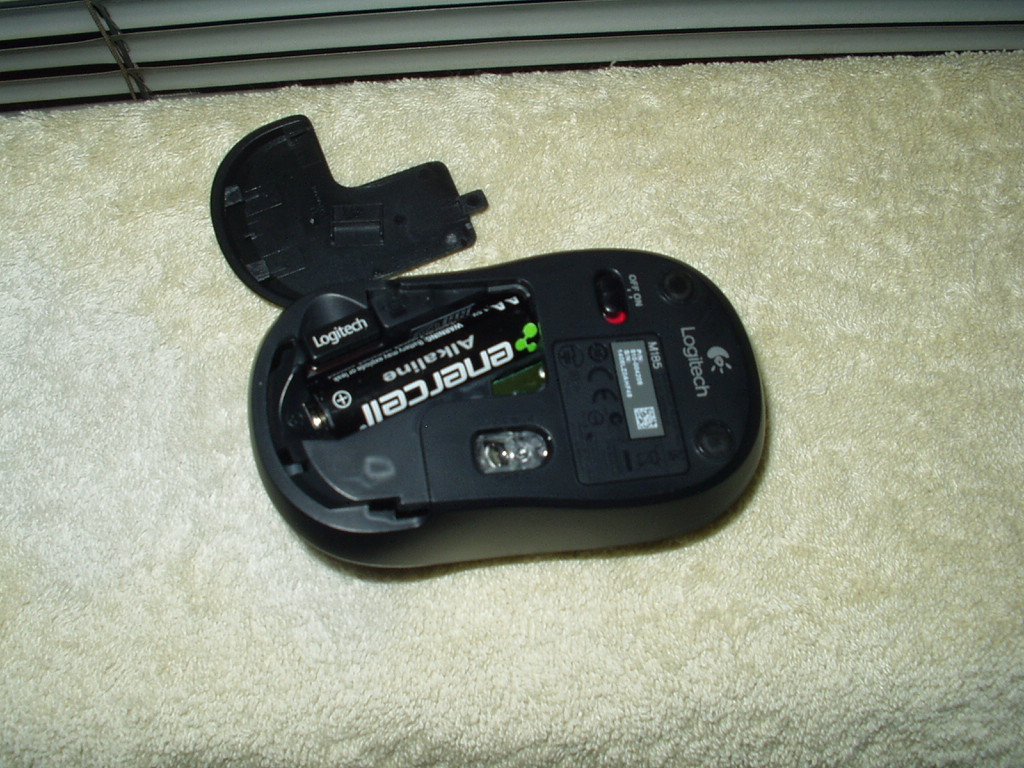 logitech wireless mouse w/ receiver # m185 p/n: 810-004208 gray & black