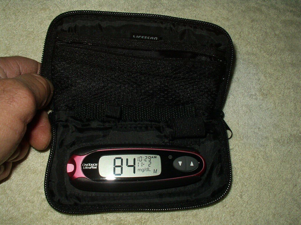one touch ultra mini ultramini glucose meter & case pink like color