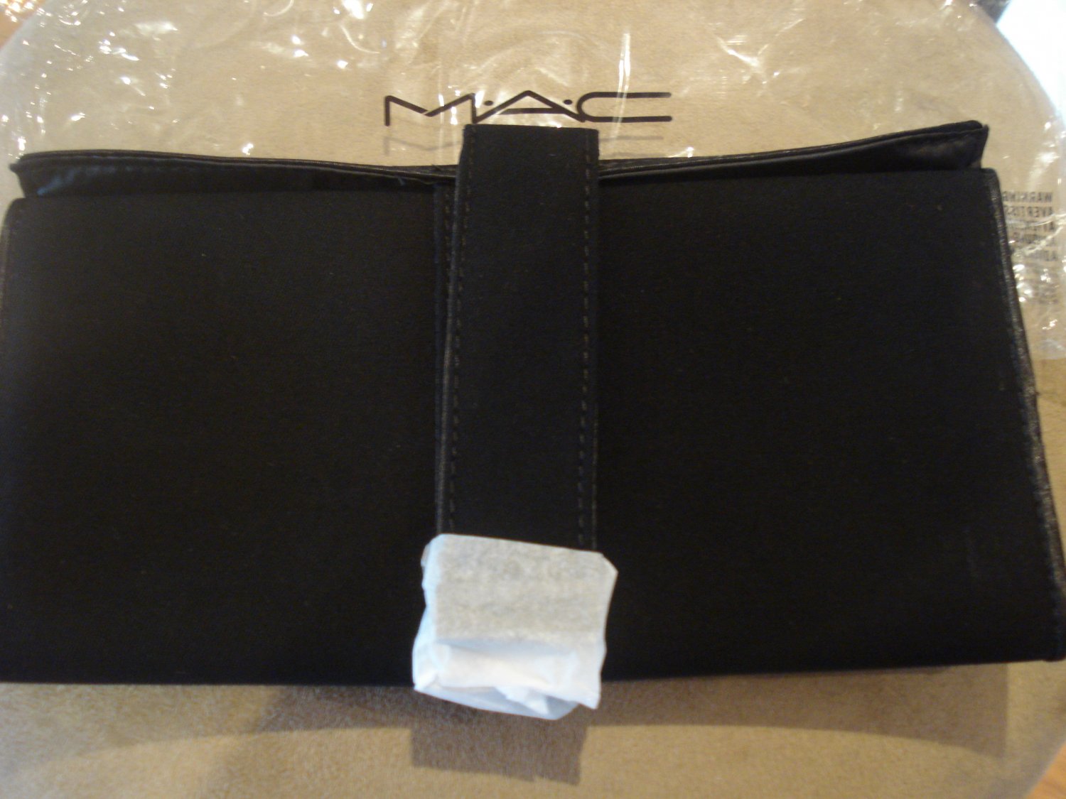 MAC COSMETICS PRO LARGE BRUSH ROLL